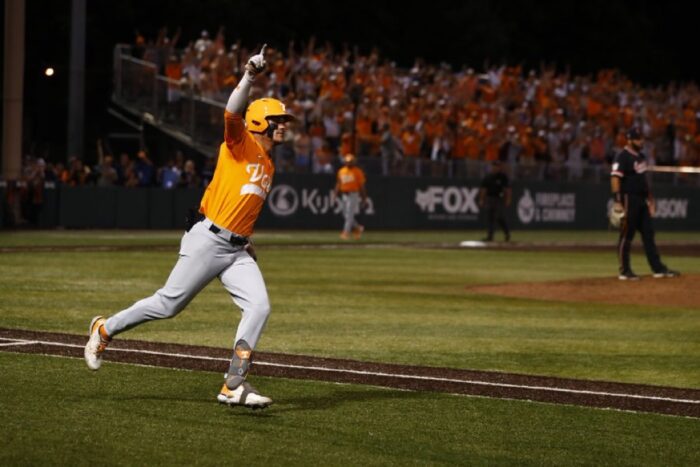 Tennessee Baseball Rolls Onto Super Regionals And The Knoxville Fans ...