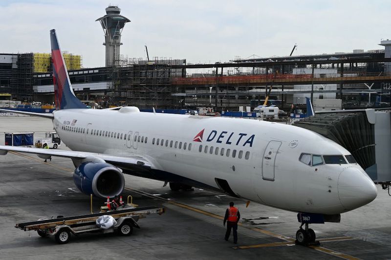 Explosive Diarrhea Grounds Delta Flight, Eyewitnesses Give Full Reports ...