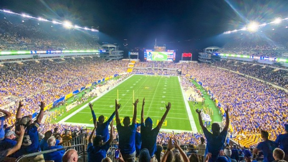 Pittsburgh Sideline Brings on the Wild Props With Turnover Hoop | OutKick