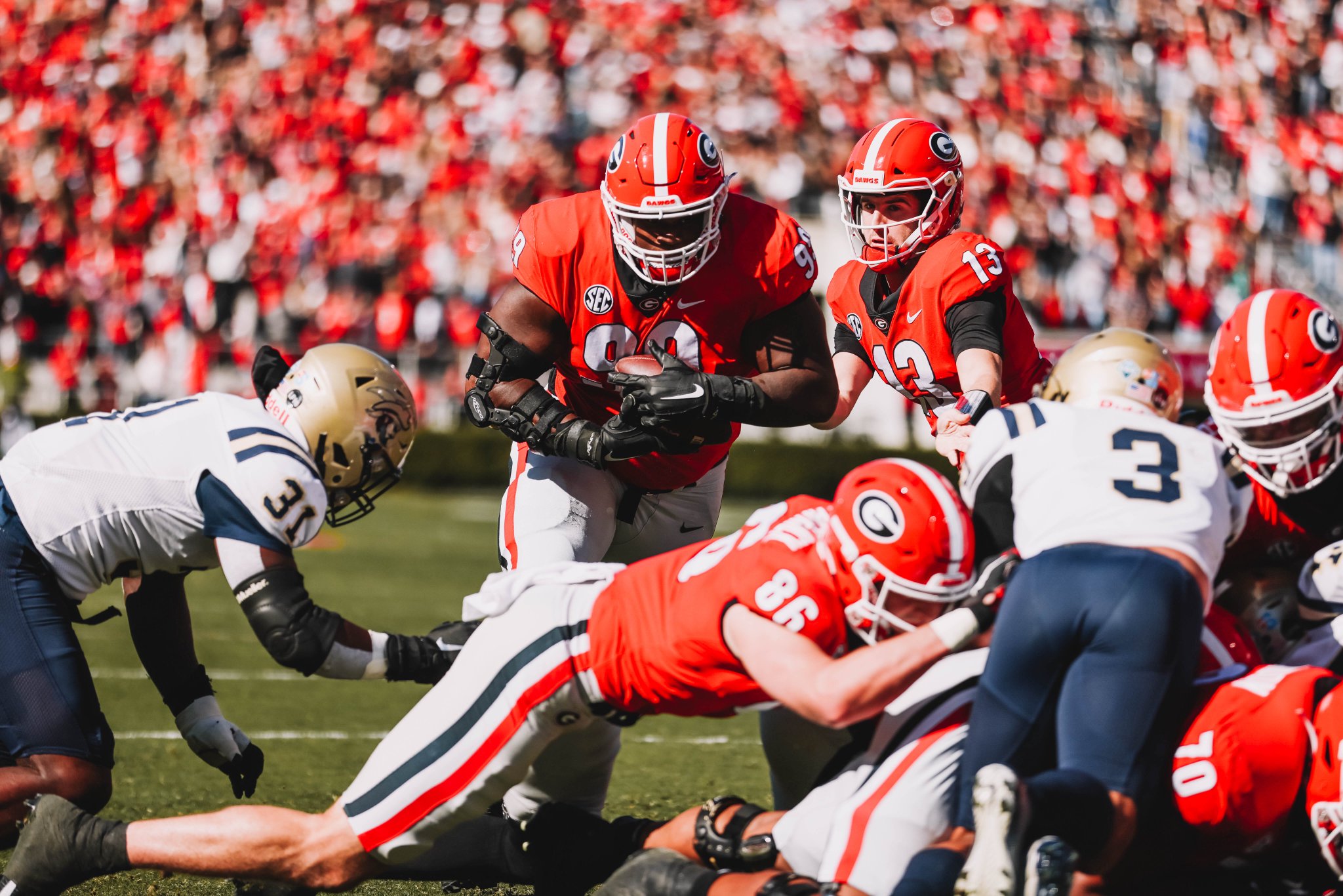 Watch: Georgia DL Jordan Davis Rushes For A TD And Leads The Band In ...