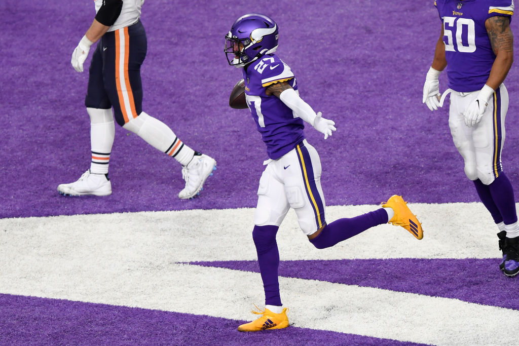 Vikings Players Warm-Up in 'Free Odell' Shirts Ahead of Ravens Game ...