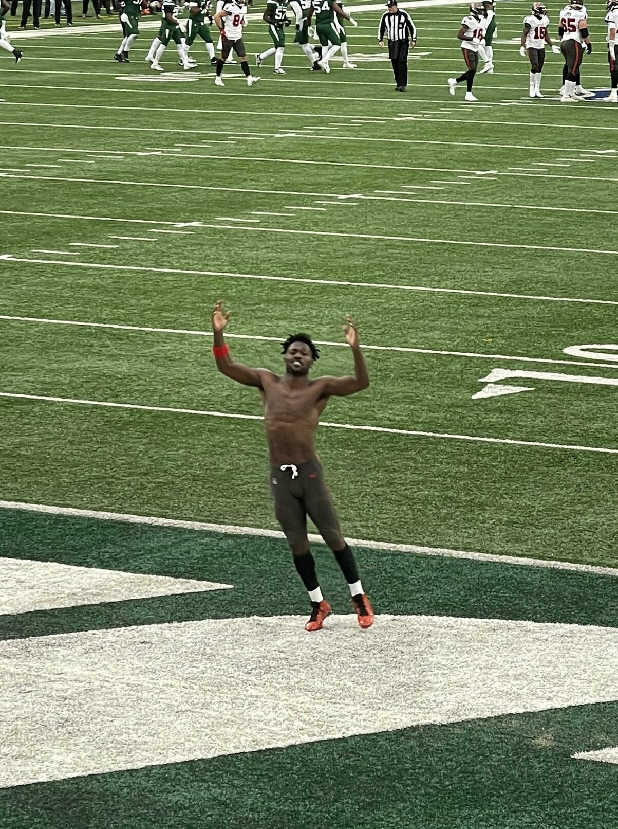 WATCH: Antonio Brown Leaves Mid-Game After Ripping Off Jersey, Arians ...