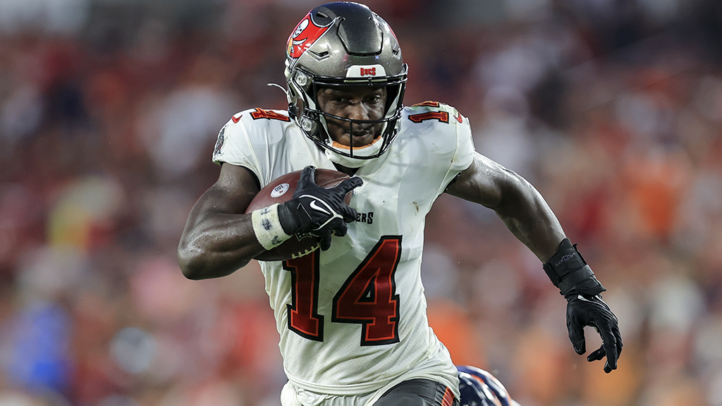 Bucs WR Chris Godwin Exits 'SNF' With Leg Injury | OutKick