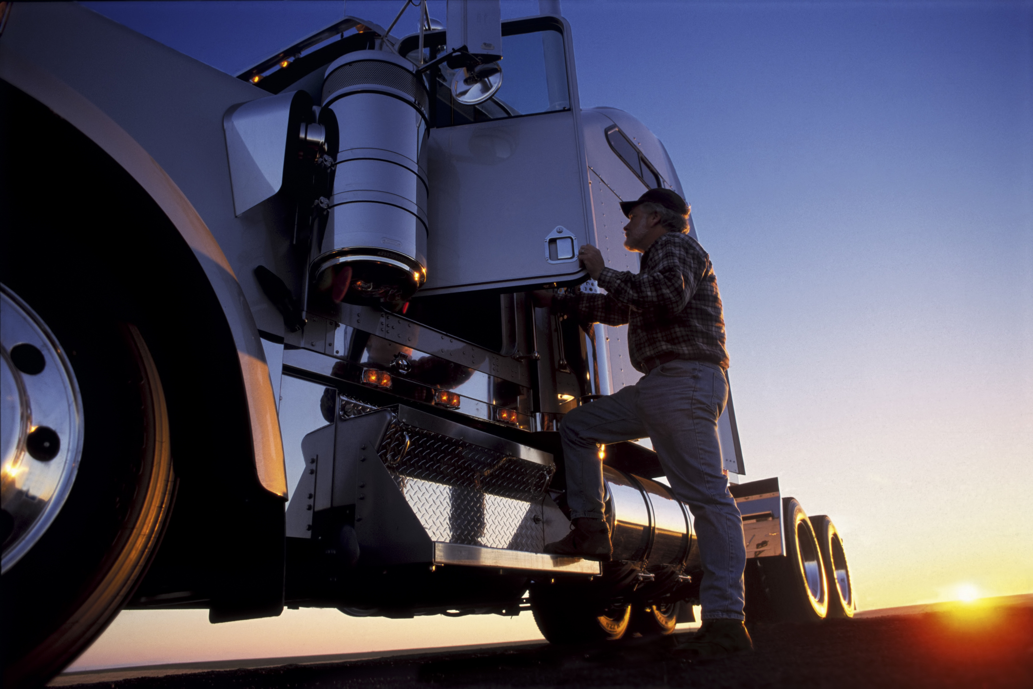 Walmart To Pay Truckers 110 000 A Year More Than Double Average
