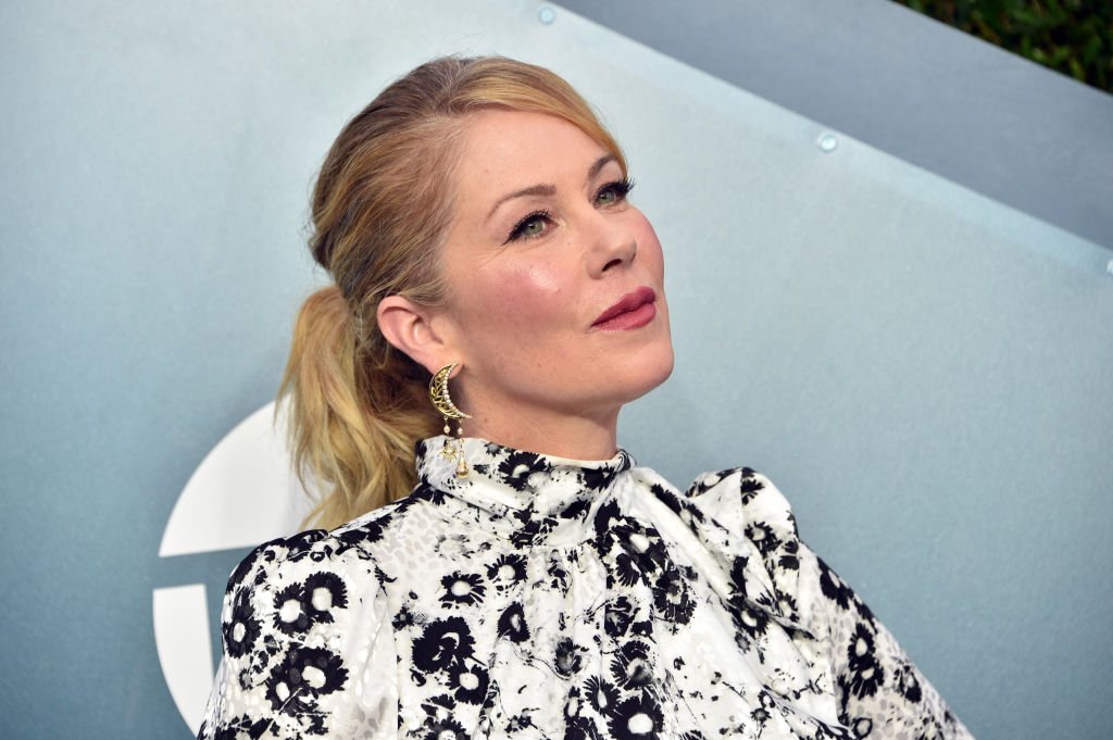 Christina Applegate Has Gained 40 Pounds Cant Walk Without Cane