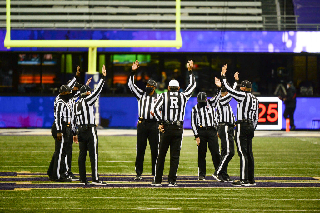 Pac-12 Refs Are At it Again, Make Huge Mistake in Washington State ...