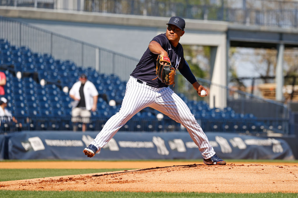 Yankees Pitcher Takes Advantage of Pitch Clock, Gets 20-Second ...