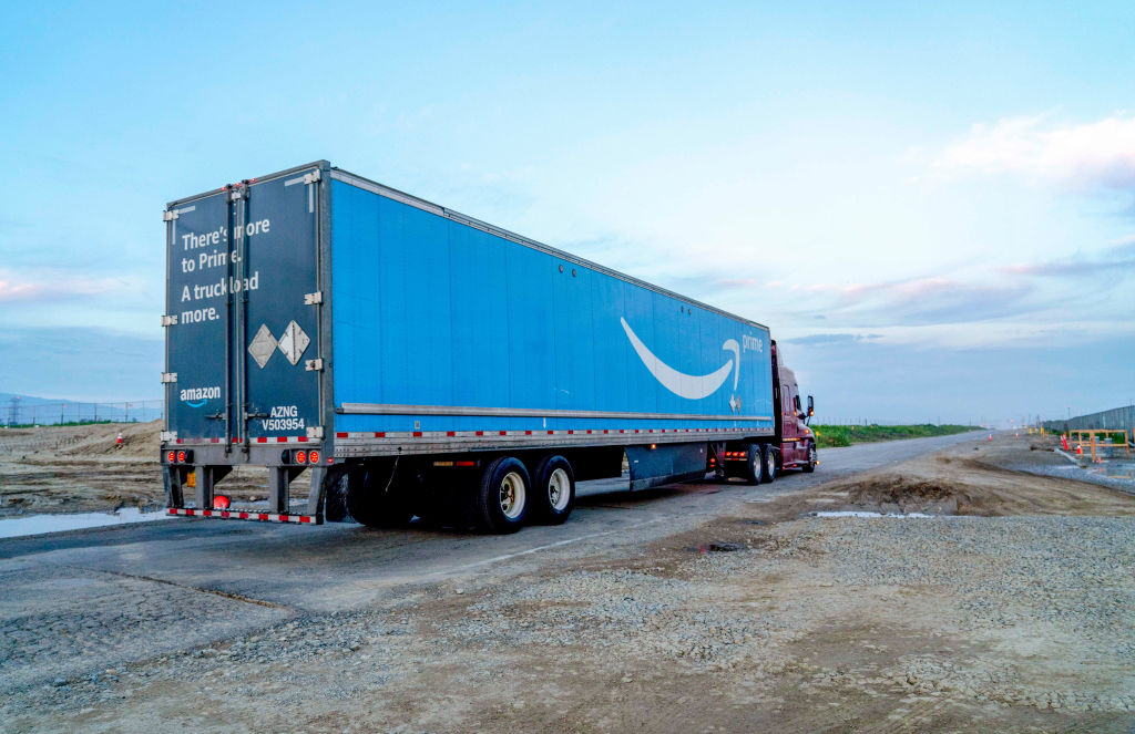 Memphis Mob Attempts To Rob 18-Wheeler Stuck In Ice | OutKick