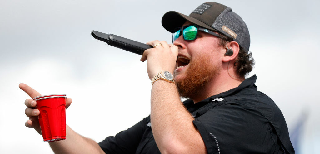 Luke Combs Rips Fan To Shreds After Having Cup Of Ice Thrown At Head ...