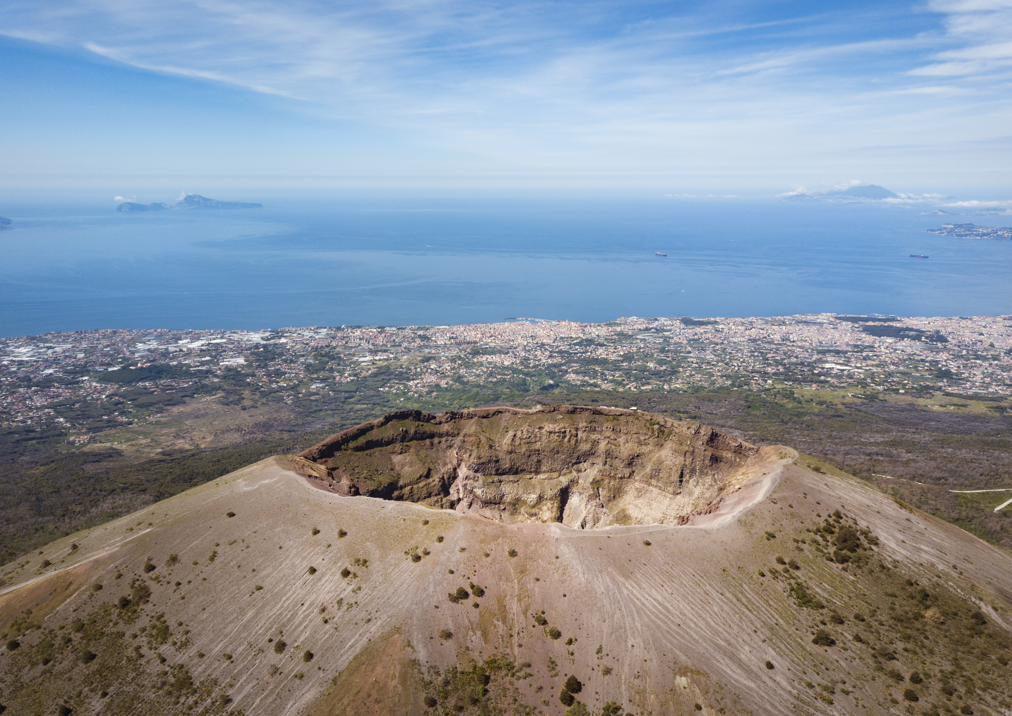 U.S. Tourist Falls Into Mount Vesuvius While Taking A Selfie, Survives ...