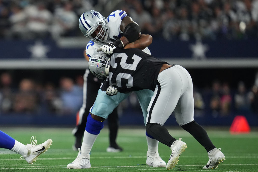 Tyron Smith, Cowboys All-Pro Tackle, Out After Hamstring 'Tears Off ...