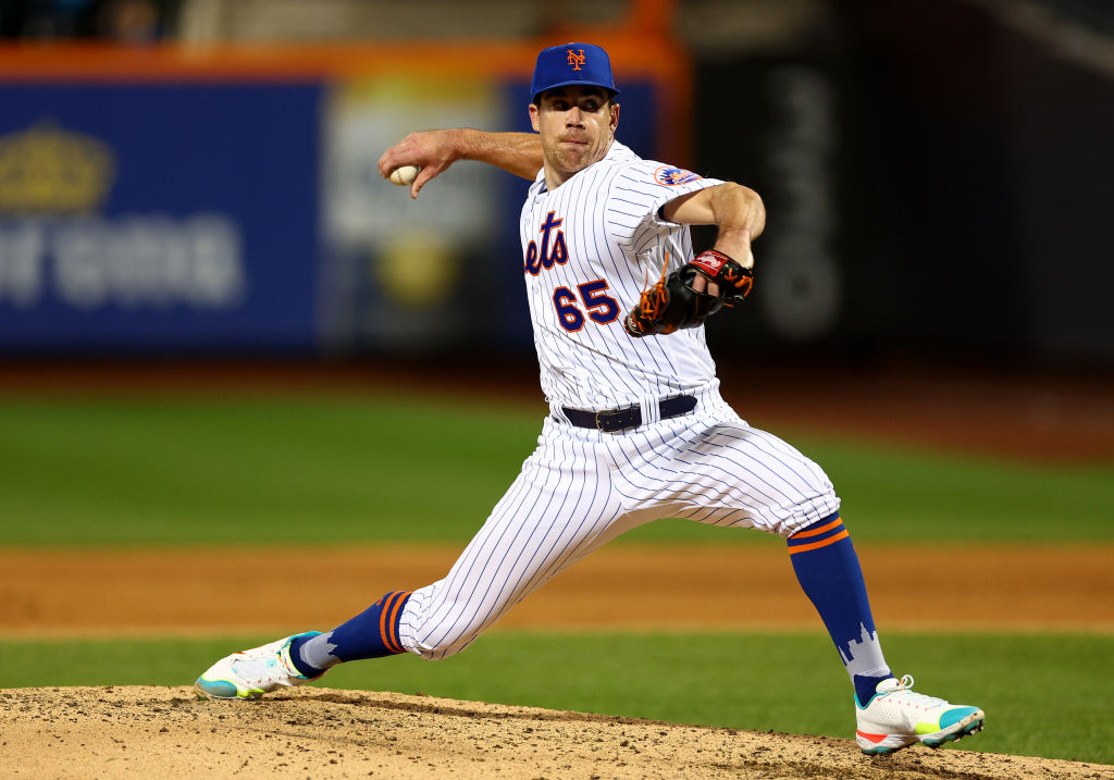 Former Mets Pitcher Points Out The Team Photoshopped His Head On ...