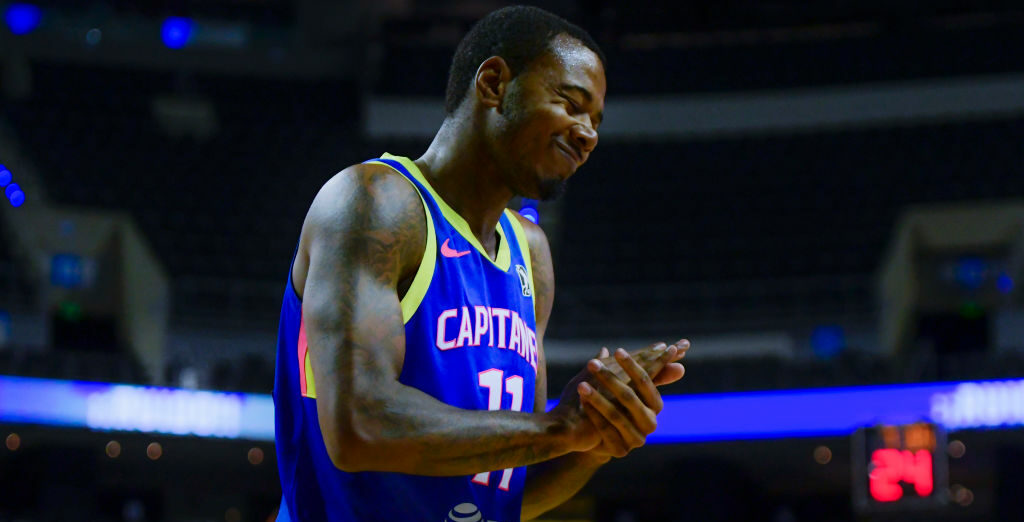 G-League Hooper Throws Pass To Himself Off Player's Head In WILD Play ...