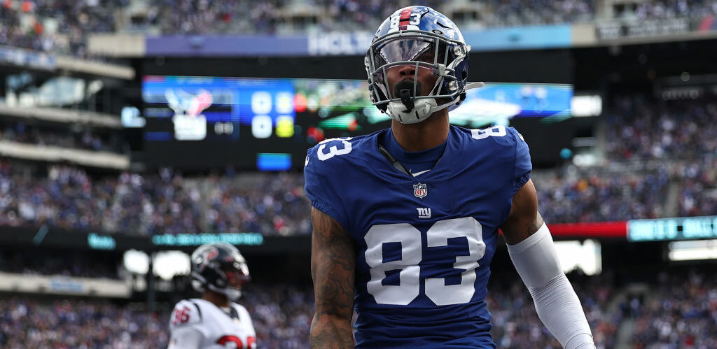 Giants TE Hits Viral TikTok Strut After First NFL TD, Puts On For ...