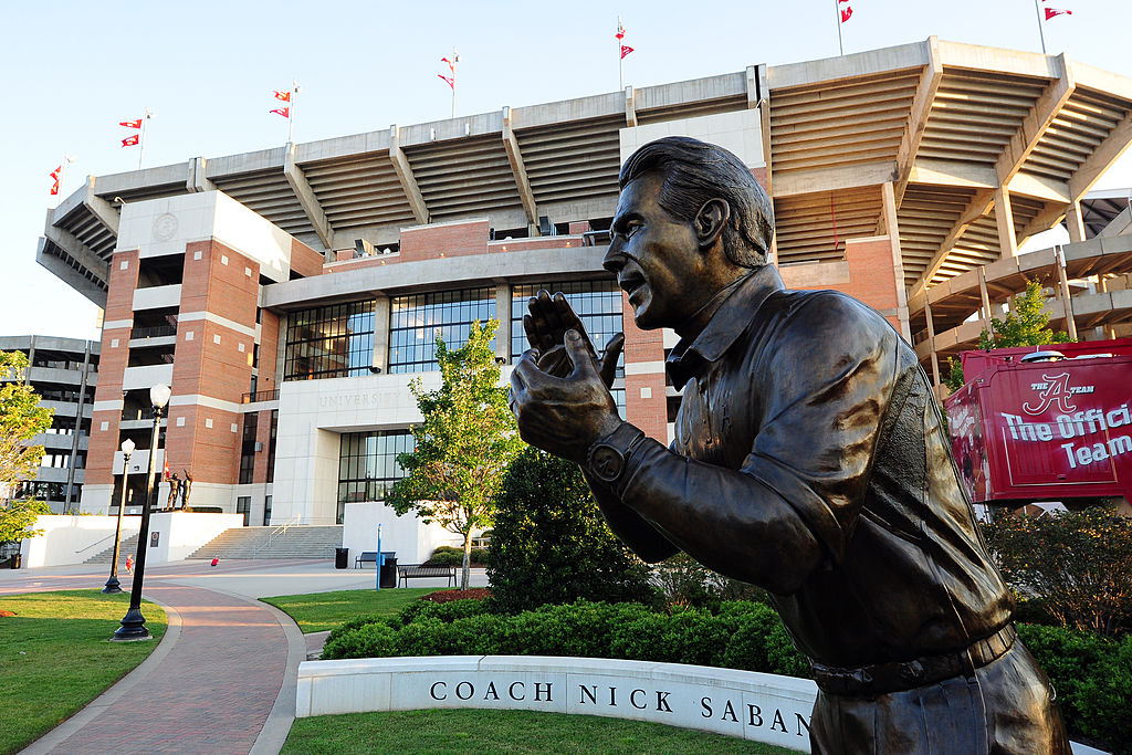 Inside Look At Alabama Football's Founders Suites Is Living In Luxury ...