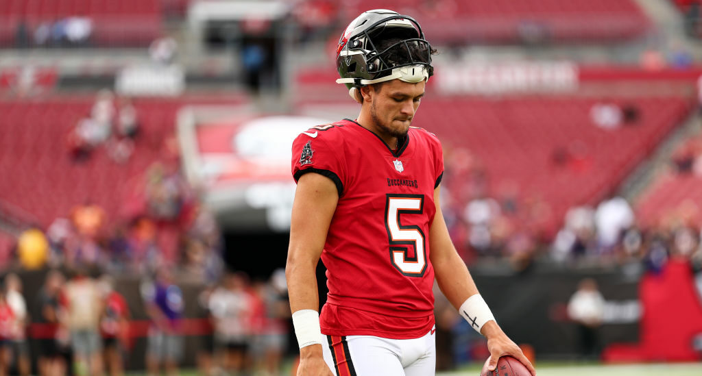 Bucs' Punter Strikes Bills' Player With Helmet During Scuffle: Video ...