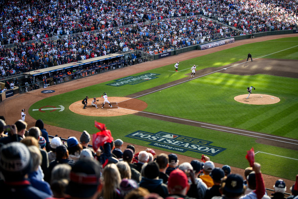 Twins Fans Try To Distract Astros Pitcher With Pitch Clock Countdown ...