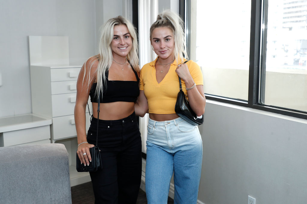 Fresno State Womens Basketball Twins Ink Deal With Wwe Outkick