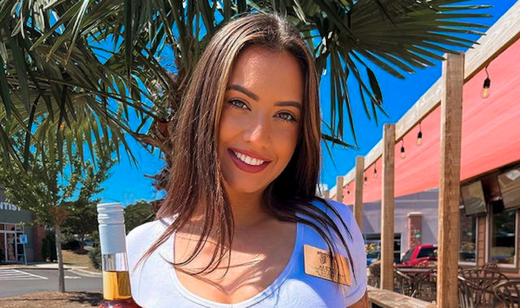 Hooters Alexis Is A Rising Star, Jets Fans Really Hate Zach Wilso