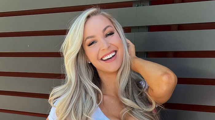 Hooters Jen Is Ready For Kickoff, Florida Fans Have A Message For