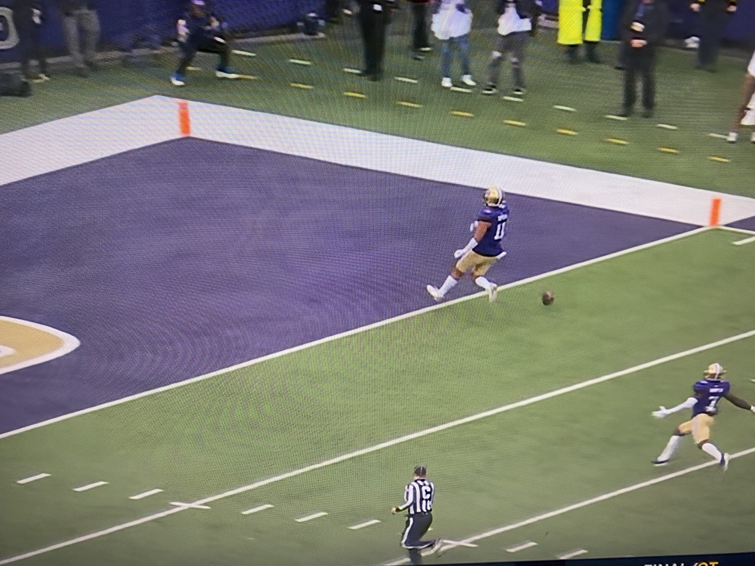 Washington Husky Alphonzo Tuputala Drops 77-Yard Pick-6 At The 1-Yard ... Washington Husky Alphonzo Tuputala Drops 77-Yard Pick-6 At The 1-Yard ...