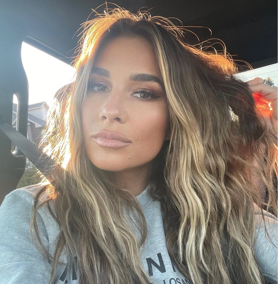 Jessie James Decker Is Ready To Play Ball Nicole Sherzingers All