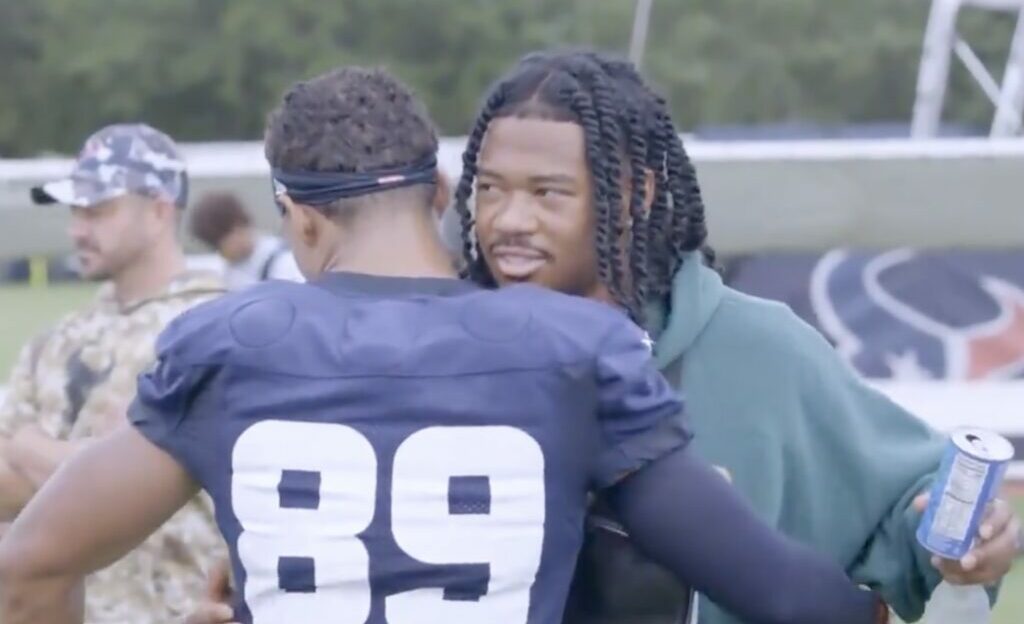 John Metchie Surprises Texans At Practice As He Battles Cancer ...