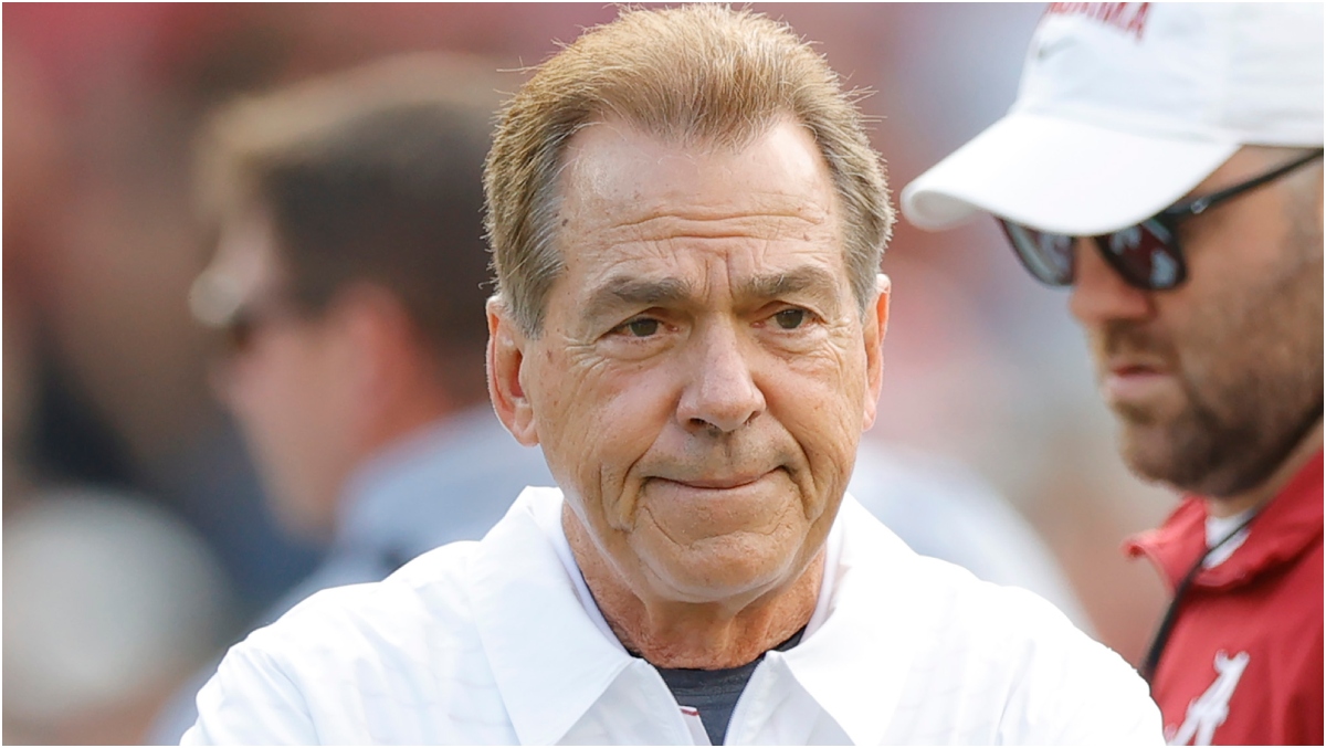 Alabama Fans Honor Nick Saban In Awesome Fashion At His Statue ...