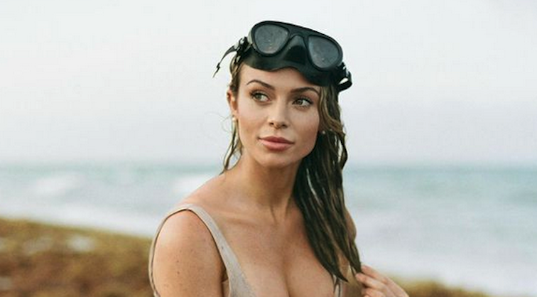 Instagram's Rosie Moore, The Jacque Cousteau of Millenials, Risks Her Life Via Crazy Freedive ...