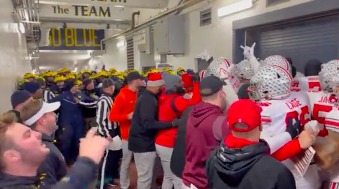 WATCH: Ohio State And Michigan Have To Be Separated In Tunnel At ...
