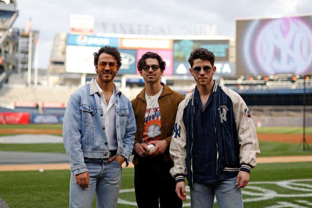Jonas Brothers Hop In Yankees Booth, Call The Bullpen A 'Ball Pit ...