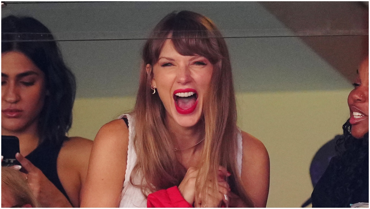 Taylor Swift Picks Up Trash After Chiefs/Bears Game: VIDEO - outkick ...
