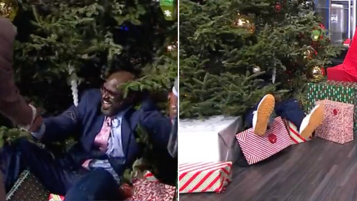 Kenny Smith Launches Shaquille O'Neal Into Christmas Tree on 'Inside ...