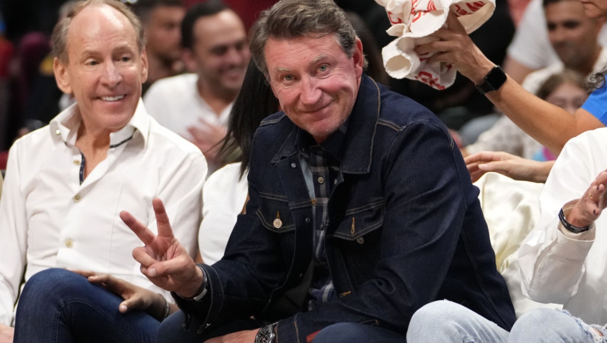 Wayne Gretzky Reveals He Keeps Photo Of 9/11 Victim In His Wallet | OutKick