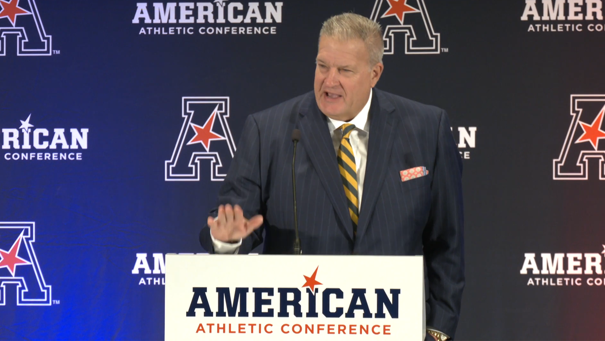 Charlotte FB Coach Rips Media, Slams Podium During Bold AAC Presser ...