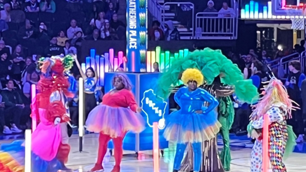Milwaukee Bucks Halftime Show Includes Drag Performers On Pride Night ...