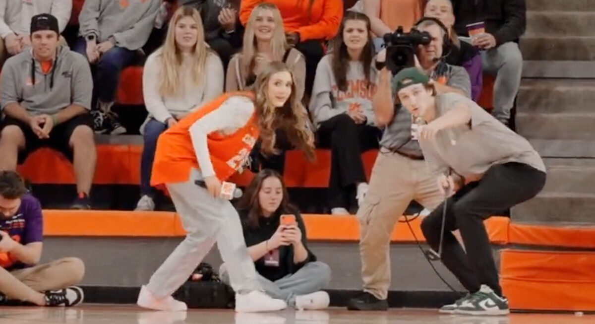 Pure Pandemonium As Clemson Student Drains Full-Court Putt For $10k ...