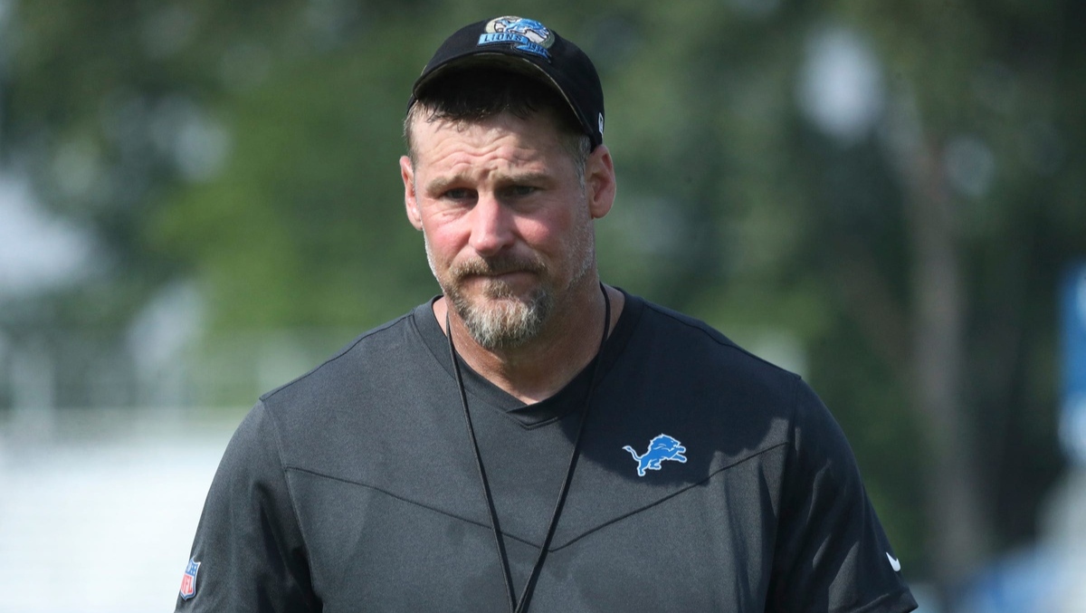 Dan Campbell Packs A Lip During Training Camp, Fans Lose Their Minds ...