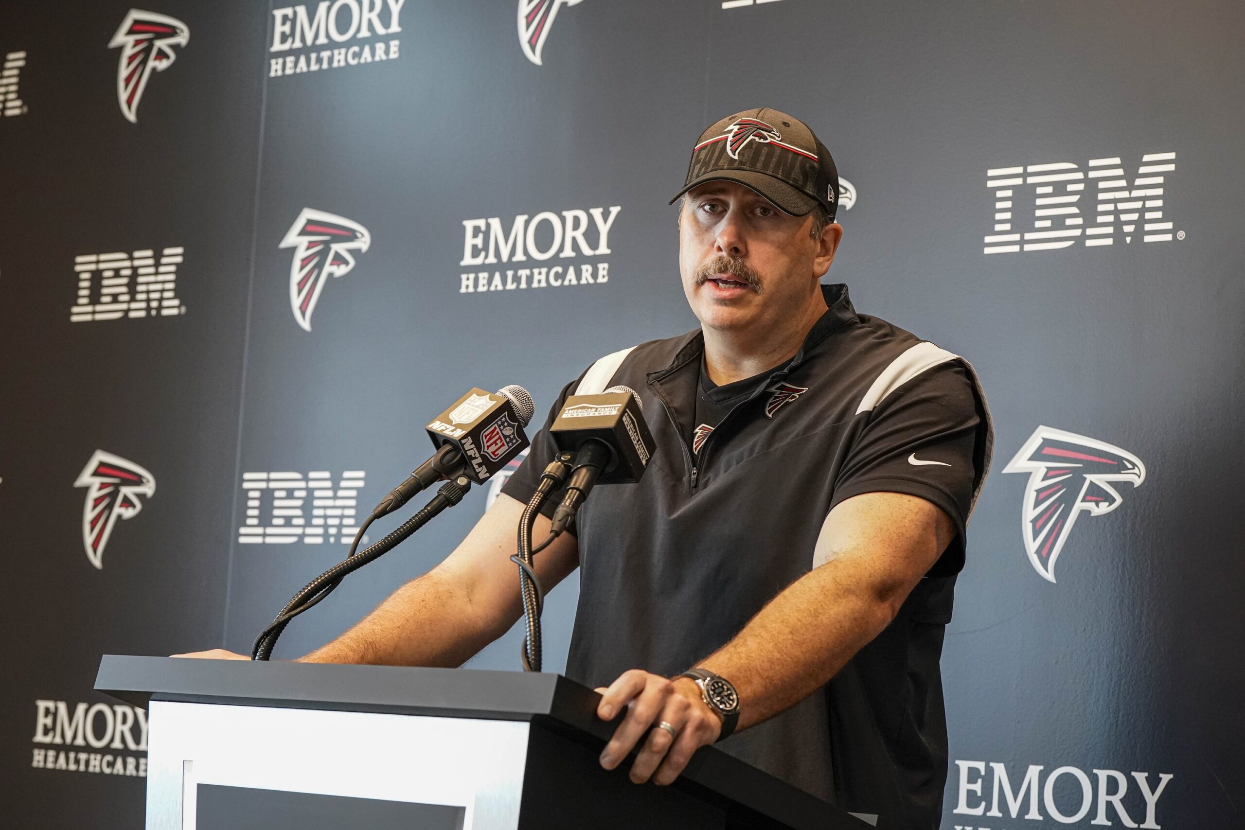 Falcons Hc Arthur Smith Debuts Stellar Mustache Its A Lifestyl
