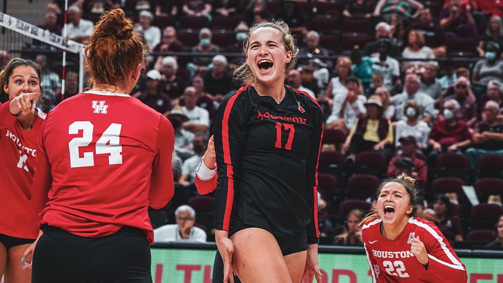 College Volleyball Player Goes Full-Send Into Table For Epic Diving ...