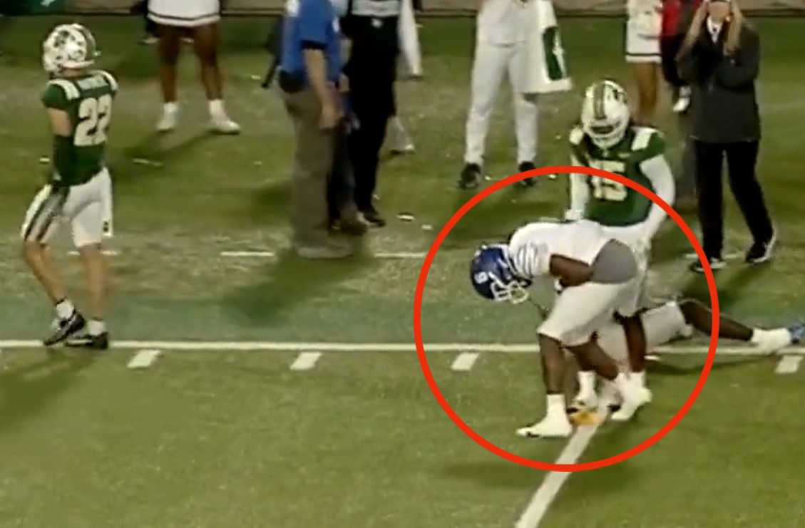 Referee Hits Memphis WR Joseph Scates In A Vulnerable Spot