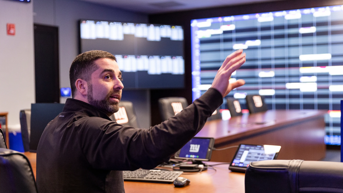 New York Giants Give First Look At High-Tech, 42-Screen NFL Draft