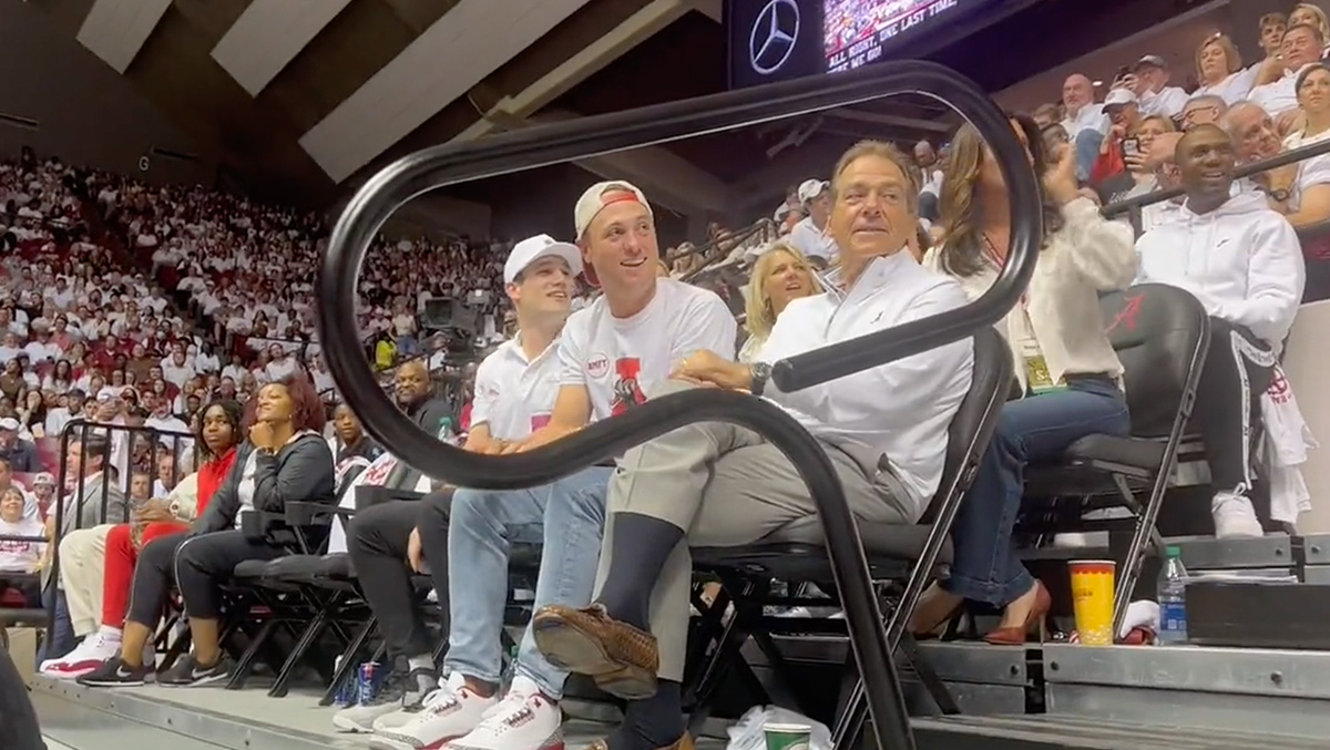 Justin Thomas Gives Nick Saban Golf Tips, Does 'Wave' At Alabama Game ...