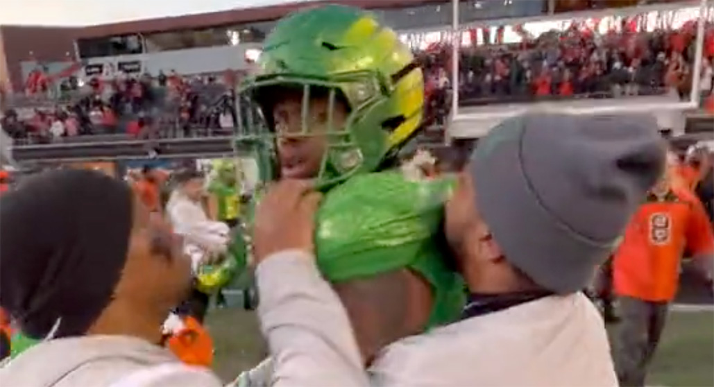 Oregon Linebacker Sucker Punches Oregon State Fan After Altercation ...