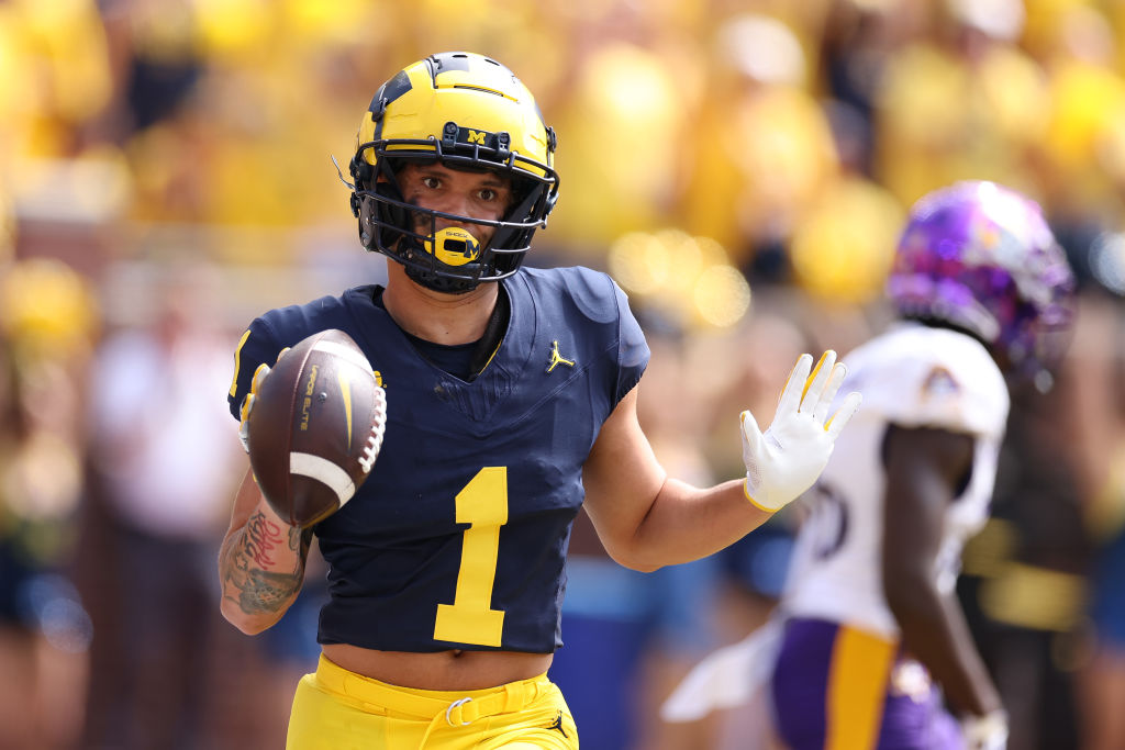 Michigan's Roman Wilson Makes Unreal Catch Using Defenders' Helmet ...