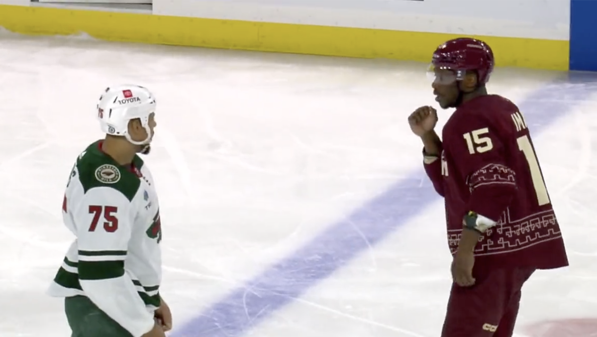 Gloves Drop, Haymaker Whiffs Miserably In NHL's Least Exciting Fight ...