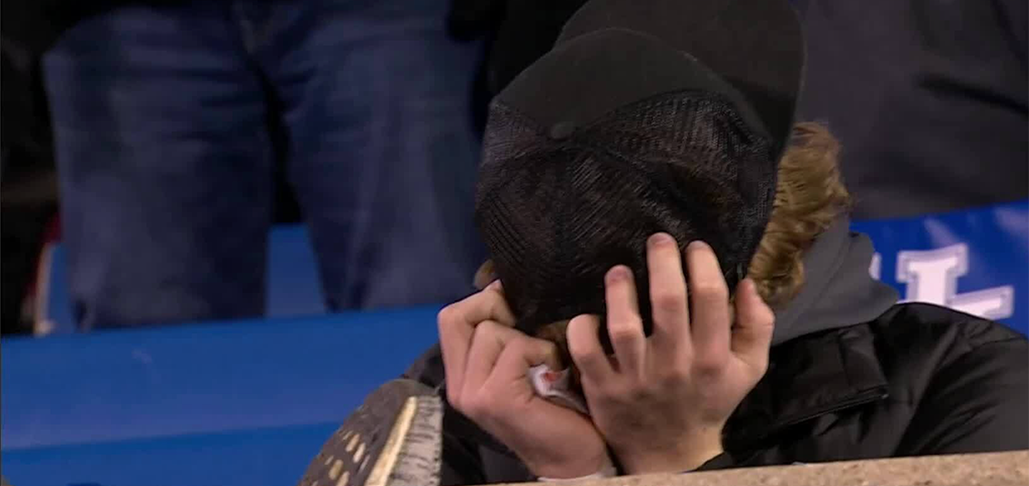 Sad Kentucky Fan Goes Viral After Kicker Misses FG By A Country Mile ...