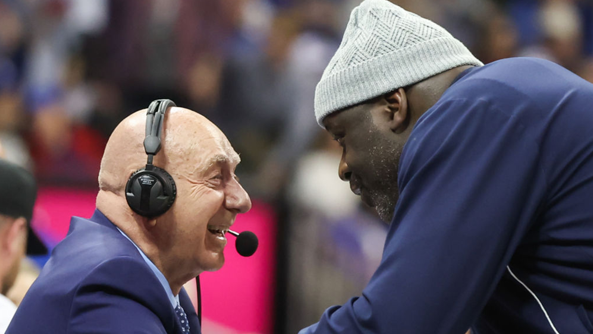 Shaquille O'Neal Dwarfs Mayor Before Trolling Kansas With D.J. Set ...