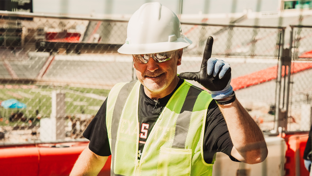Texas Tech Football Coach Climbs Towering Crane After Losing Twitter ...
