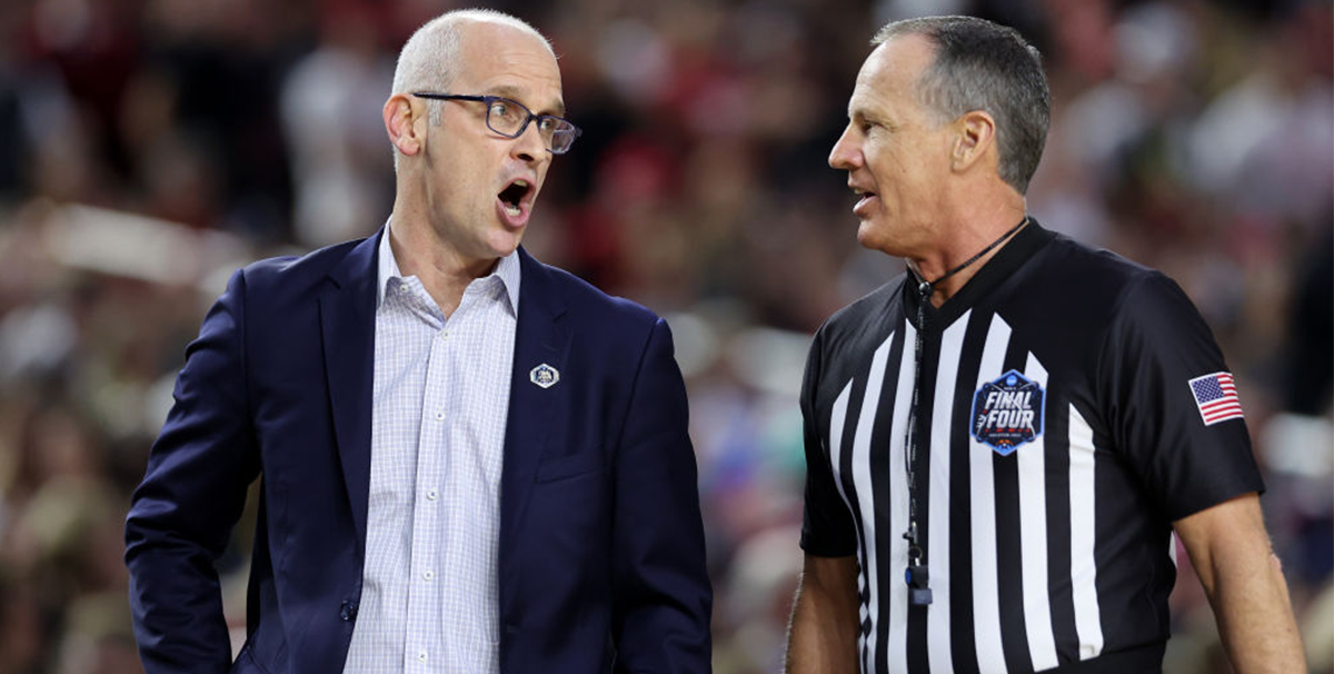 UConn's Dan Hurley Kisses Butt After Chewing Out Ref, Shows No Mercy ...